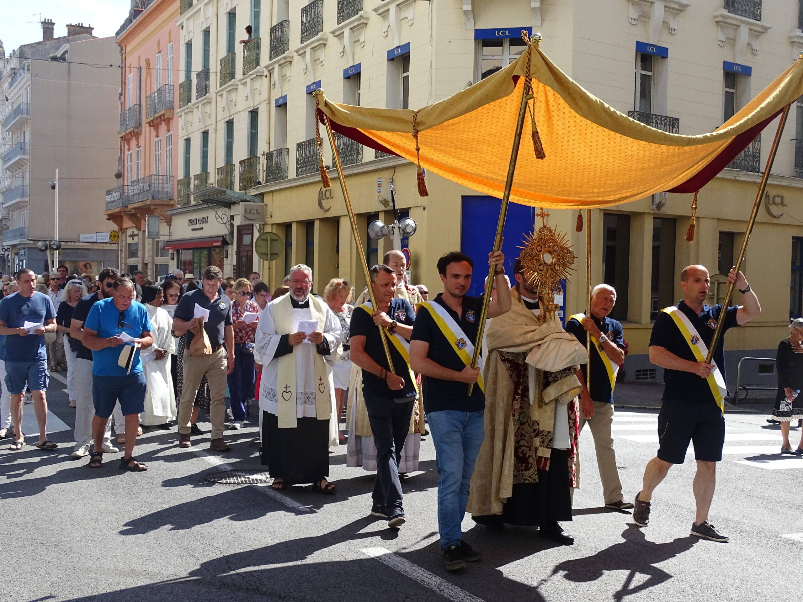 PROCESSION DE LA FÊTE DIEU - Paroisses de Saint-Raphael